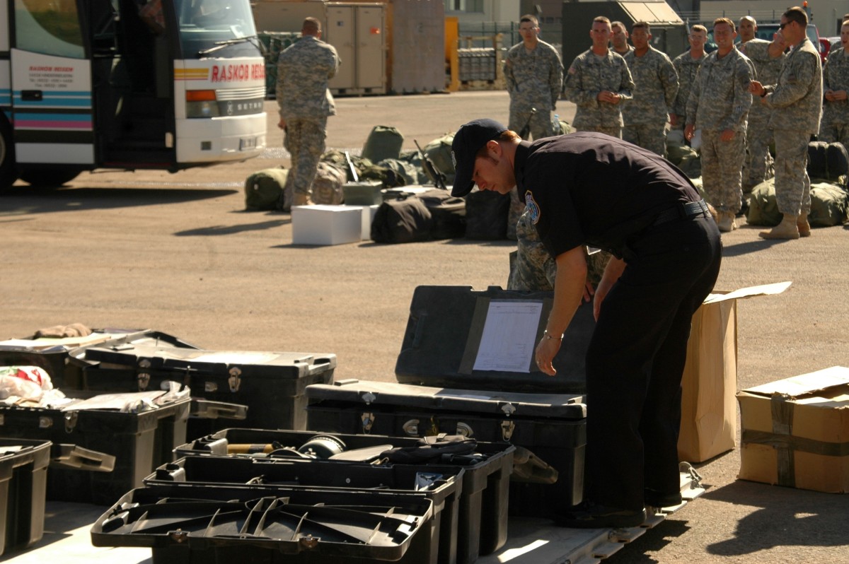 Charlie Company , 501st Military Intelligence Battalion completes vital ...