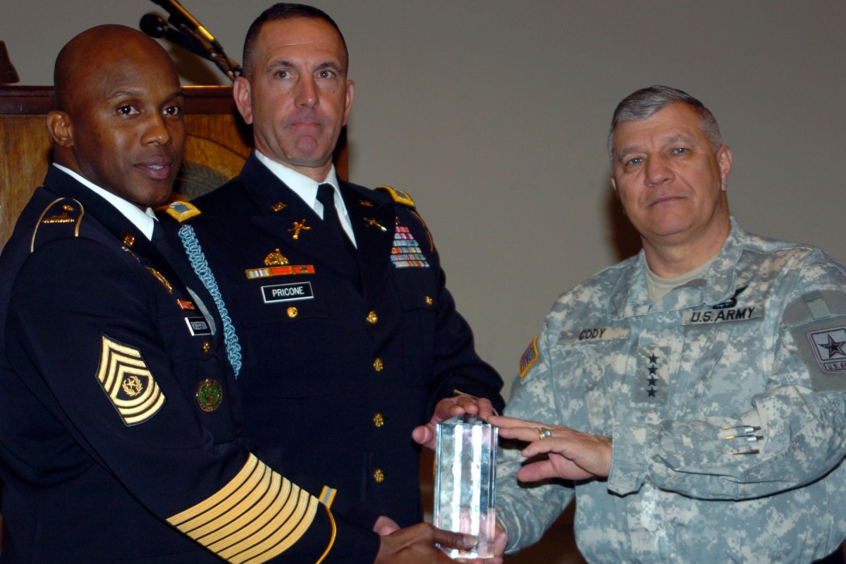 The Old Guard receives AUSA-GWC award | Article | The United States Army
