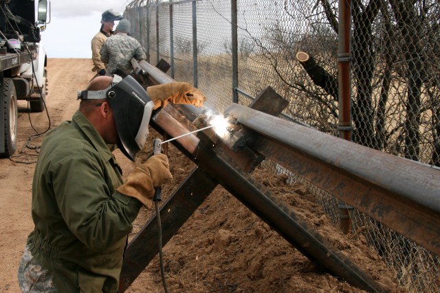 Beefing Up the Border | Article | The United States Army Beefing Up the Border | Article | The United States Army