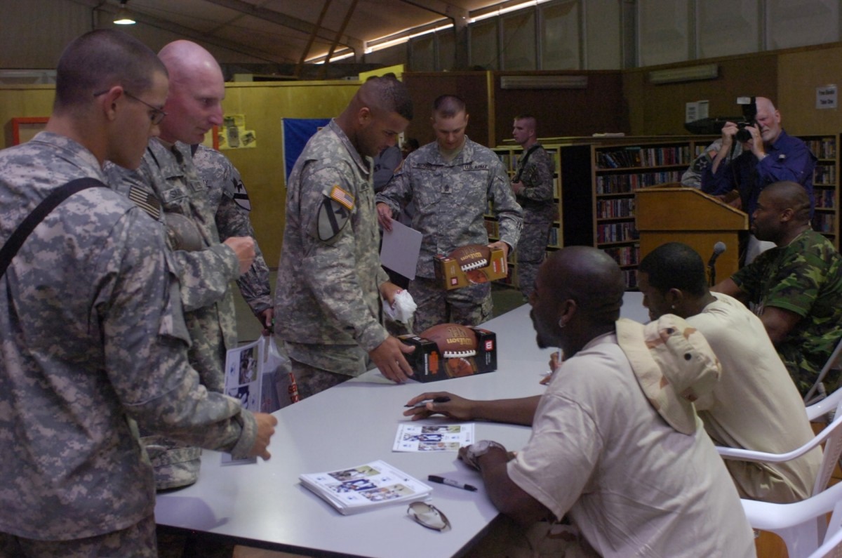 NFL Athletes Boost Soldiers' Morale in Iraq | Article | The United ...