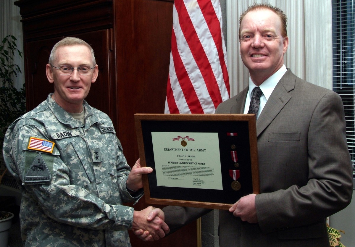 ASC Commanding General honors TACOM LCMC civilian volunteer | Article ...