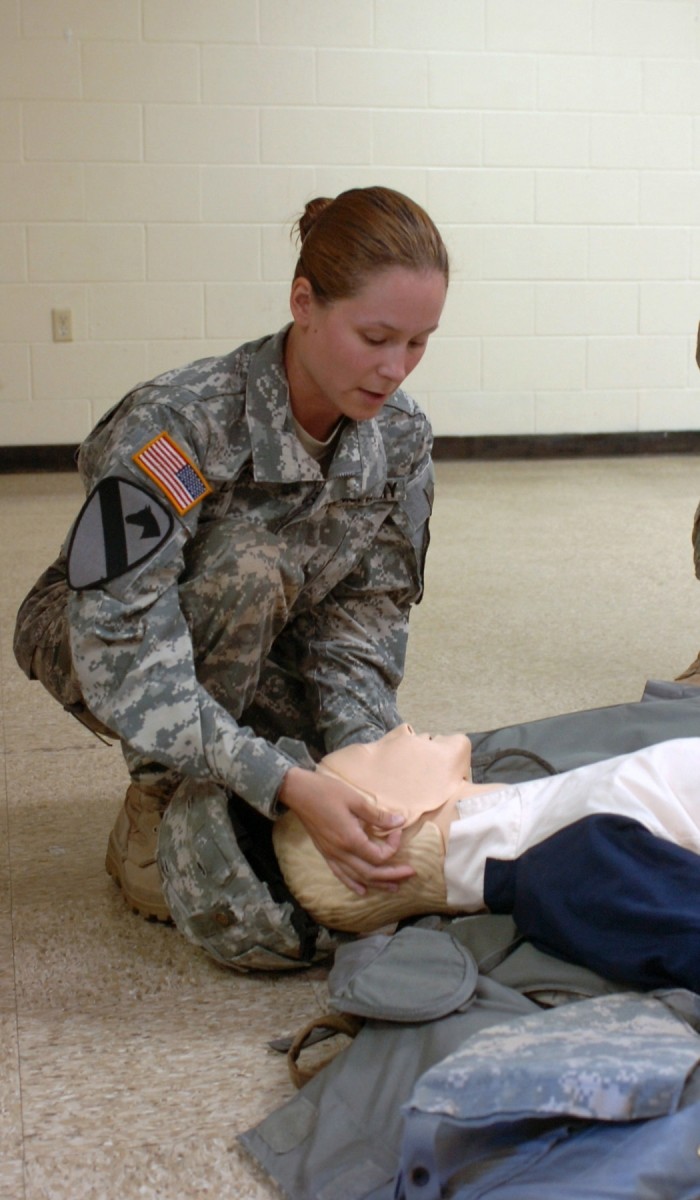 Soldiers saving Soldiers, medics teach basic life saving skills ... Soldiers saving Soldiers, medics teach basic life saving skills ...