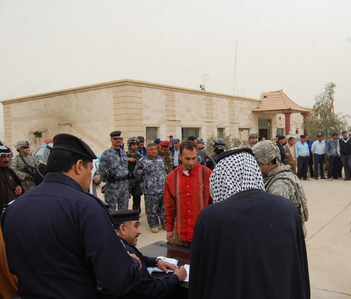 Iraqi Police release detainees during ceremony | Article | The United ...