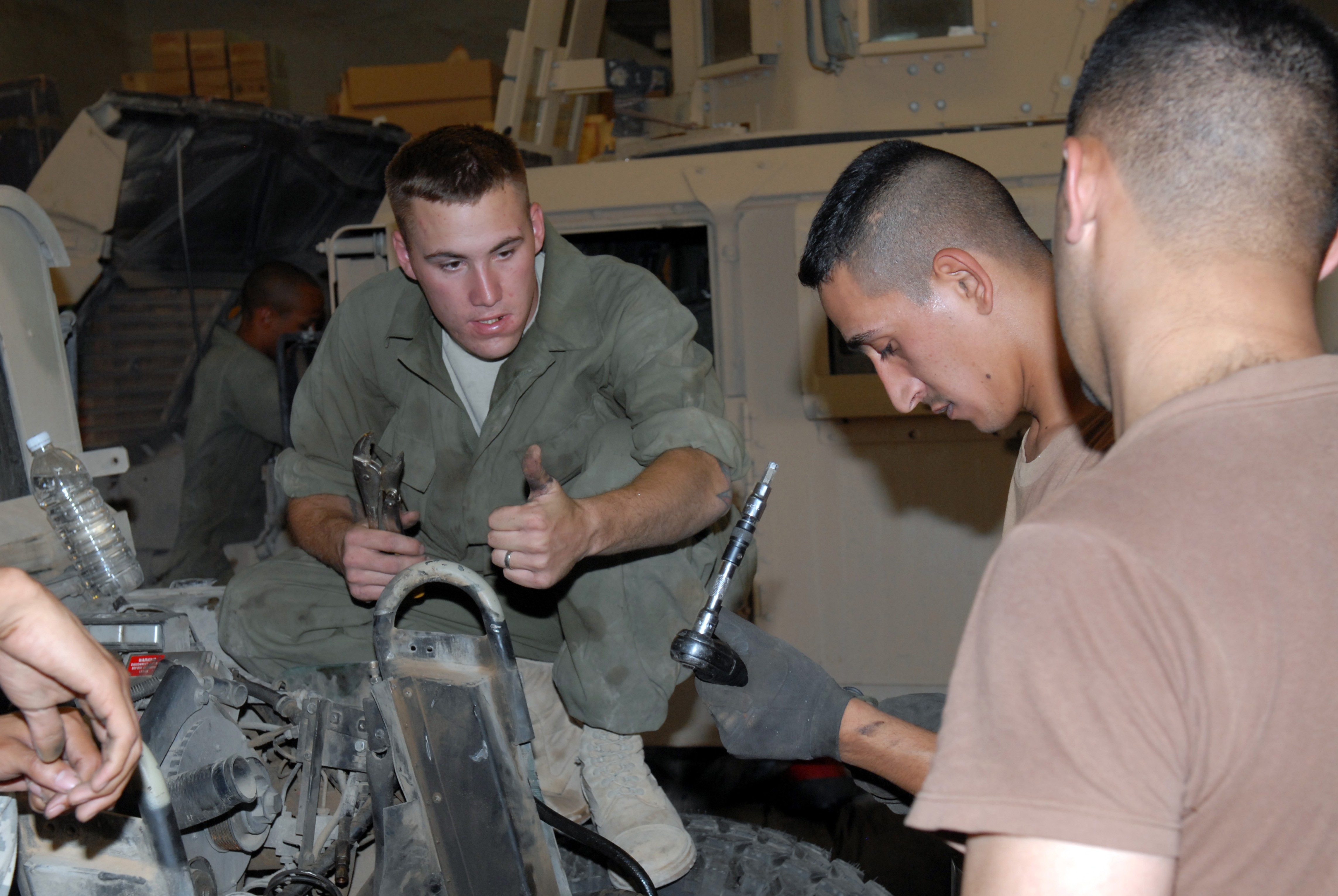 'First Team' mechanics teach Iraqi security platoon | Article | The ...