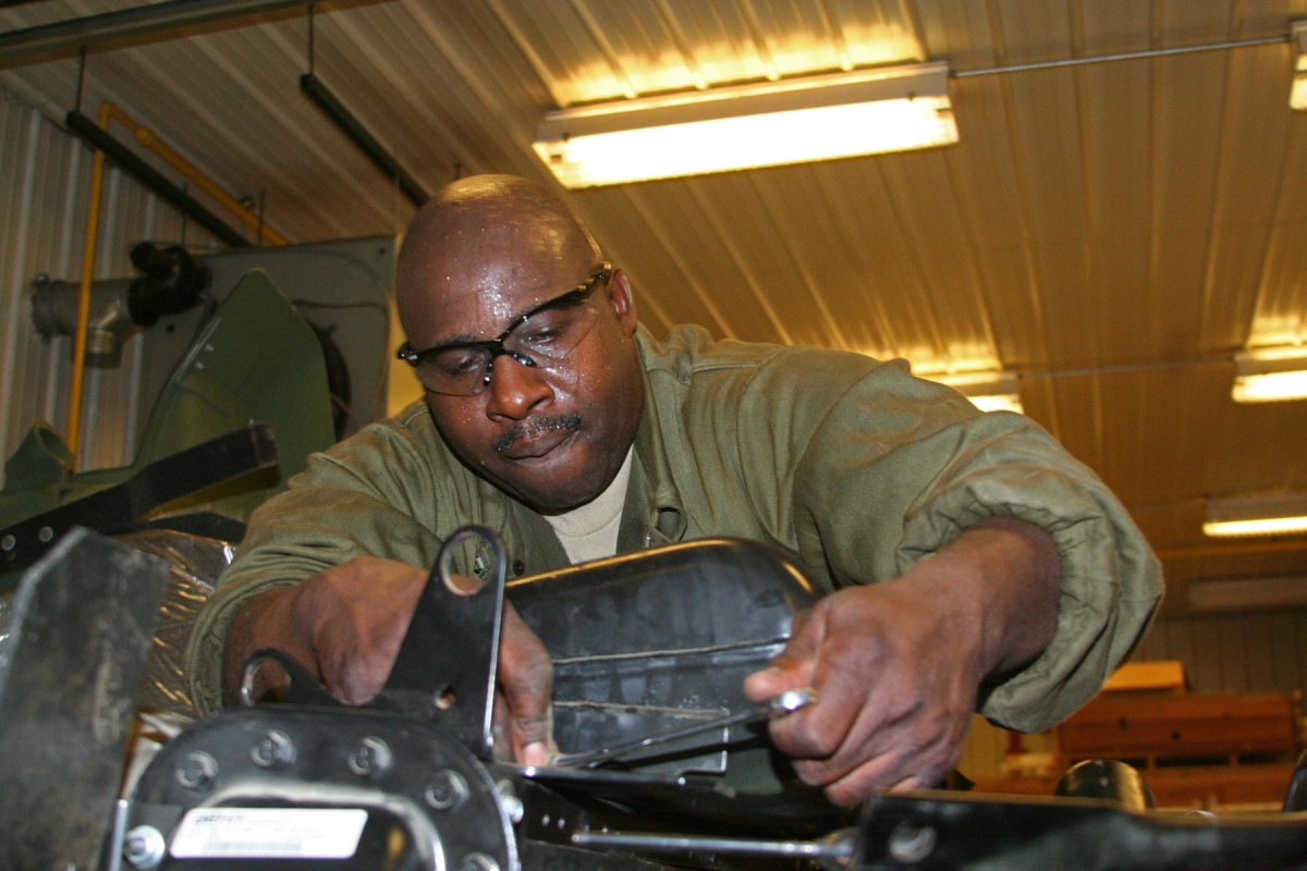 Mechanic shares expertise, keeps convoys rolling | Article | The United ...
