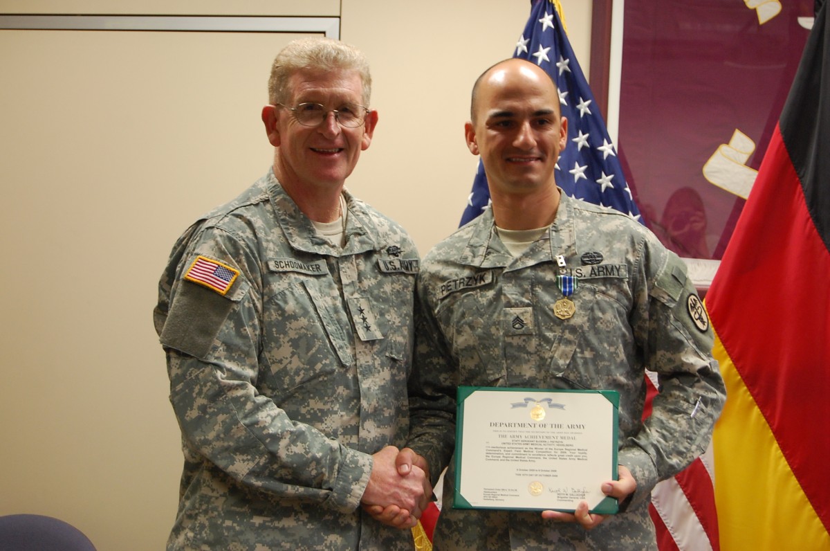 Army Surgeon General visits HMEDDAC "Best Medics" | Article | The ...