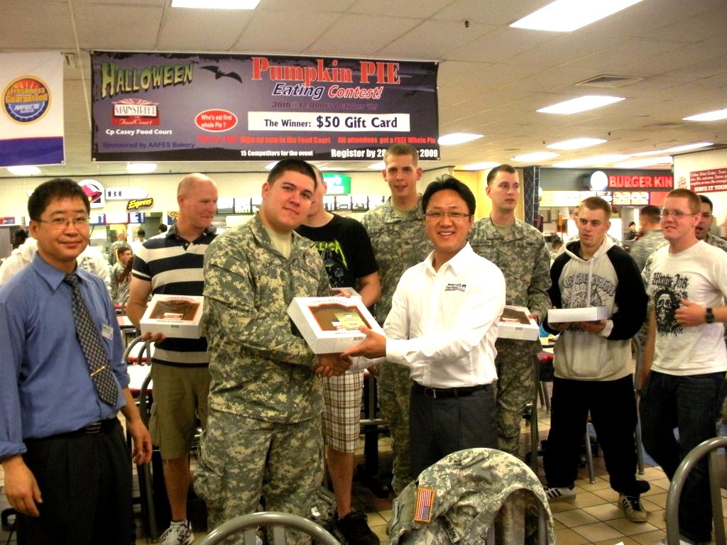 Soldier sets record at pumpkin eating contest | Article | The United ...