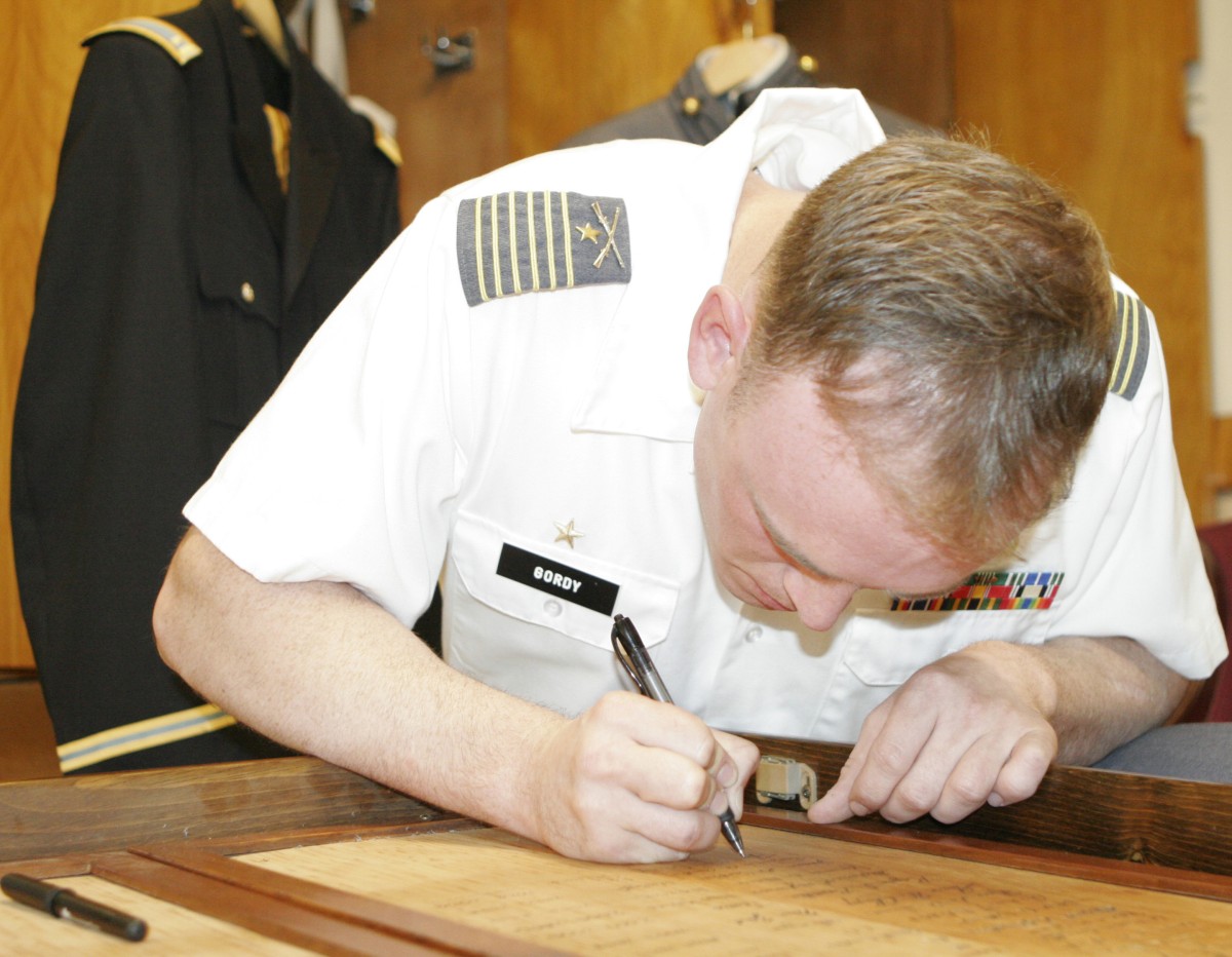 Signing into history | Article | The United States Army
