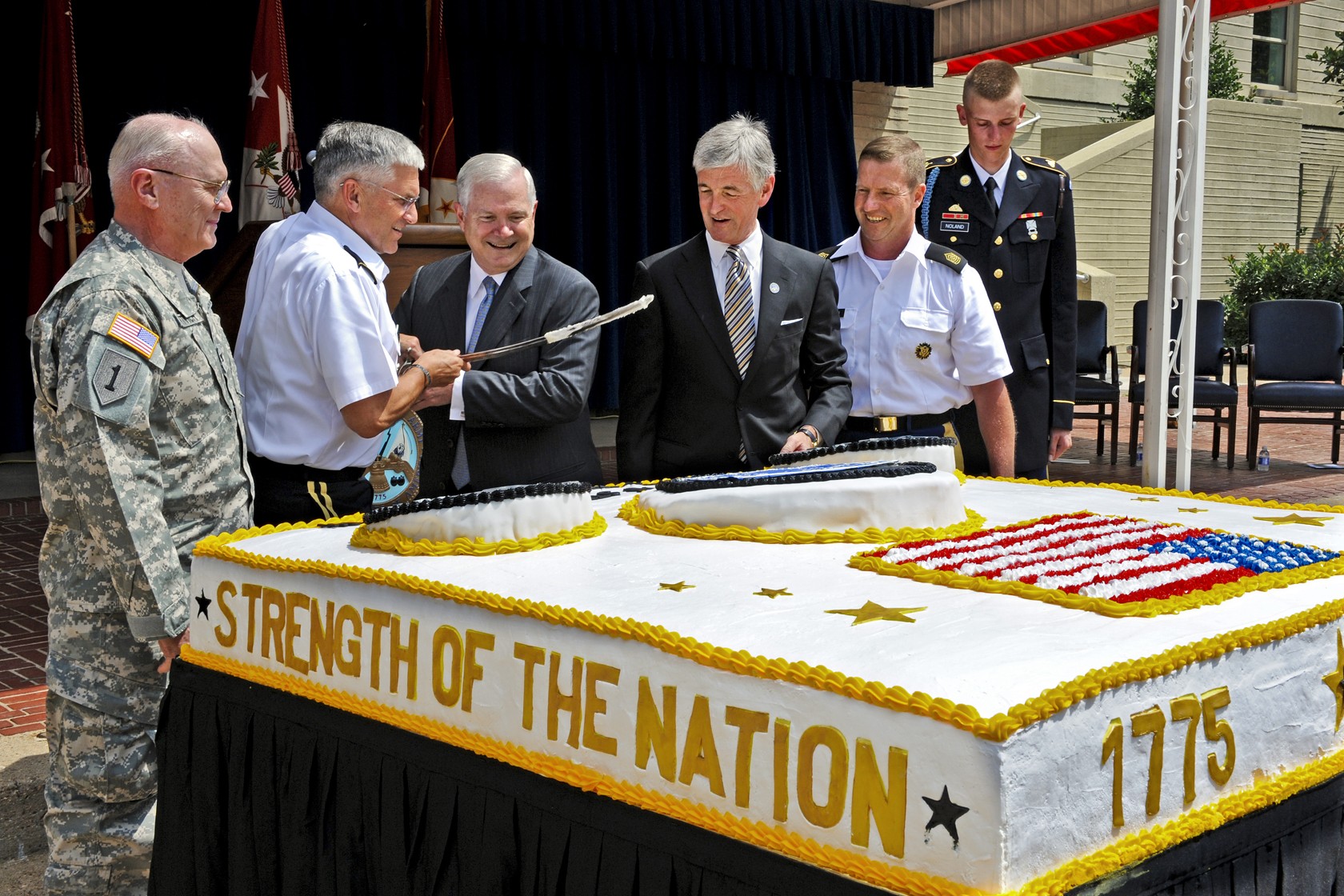 Gates cites leaders' responsibilities at Army birthday event | Article ...