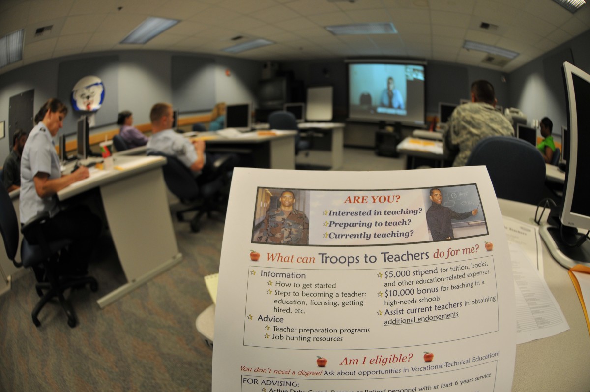 Troops to Teachers comes to Wainwright | Article | The United States Army