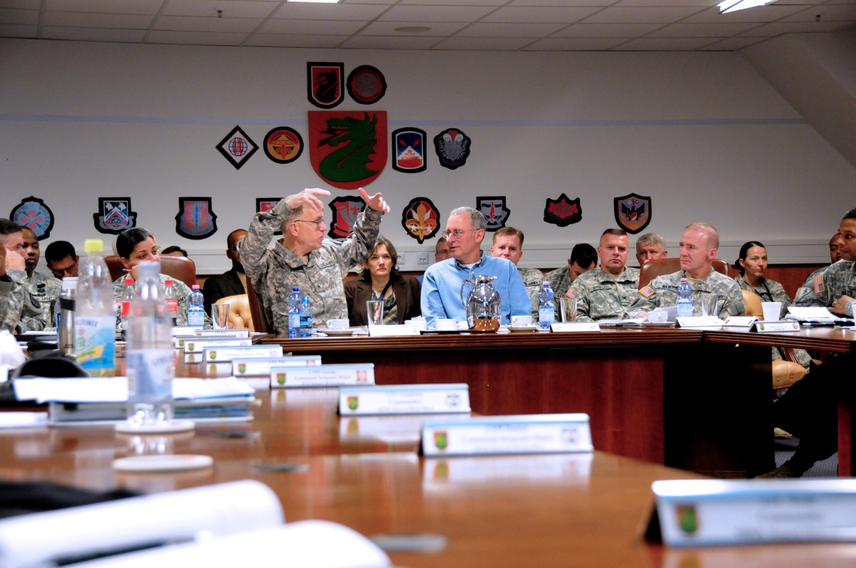 Army Chief Information Officer/G6 visits 5th Signal Command | Article ...