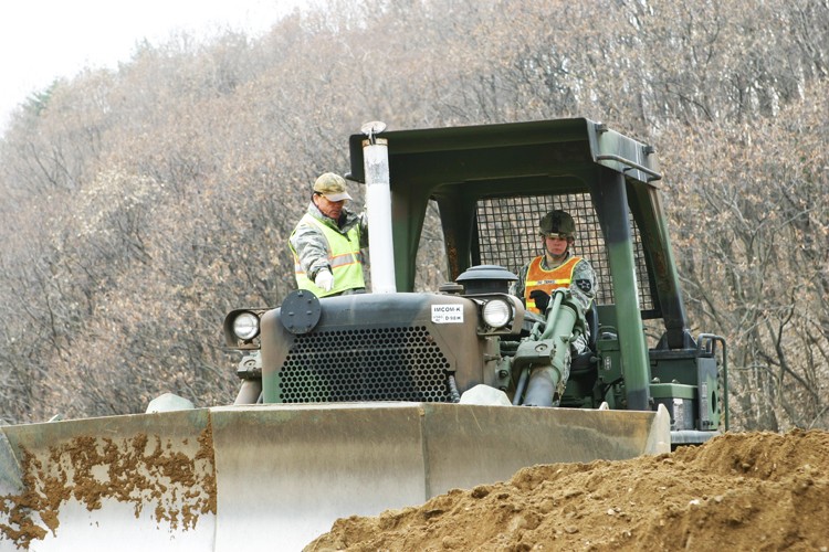 DPW equipment operators give 2ID engineers lift | Article | The United ... DPW equipment operators give 2ID engineers lift | Article | The United ...