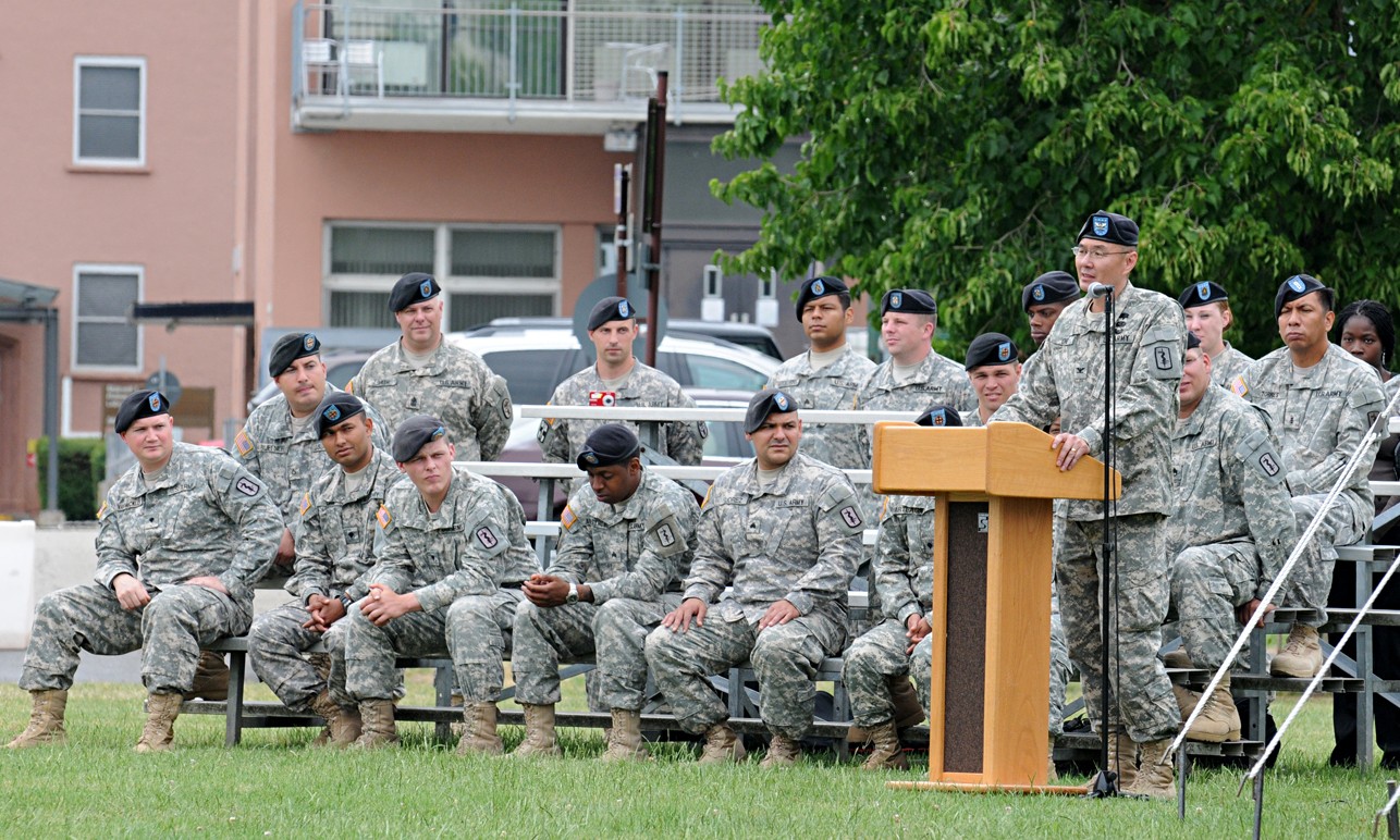 Thoracic surgeon assumes command of 30th MEDCOM | Article | The United ...