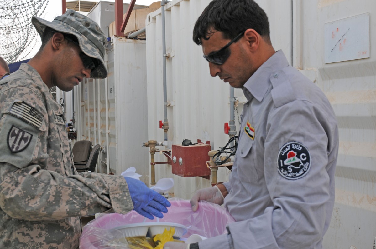 Iraqi corrections officers train on maximum security policies ...