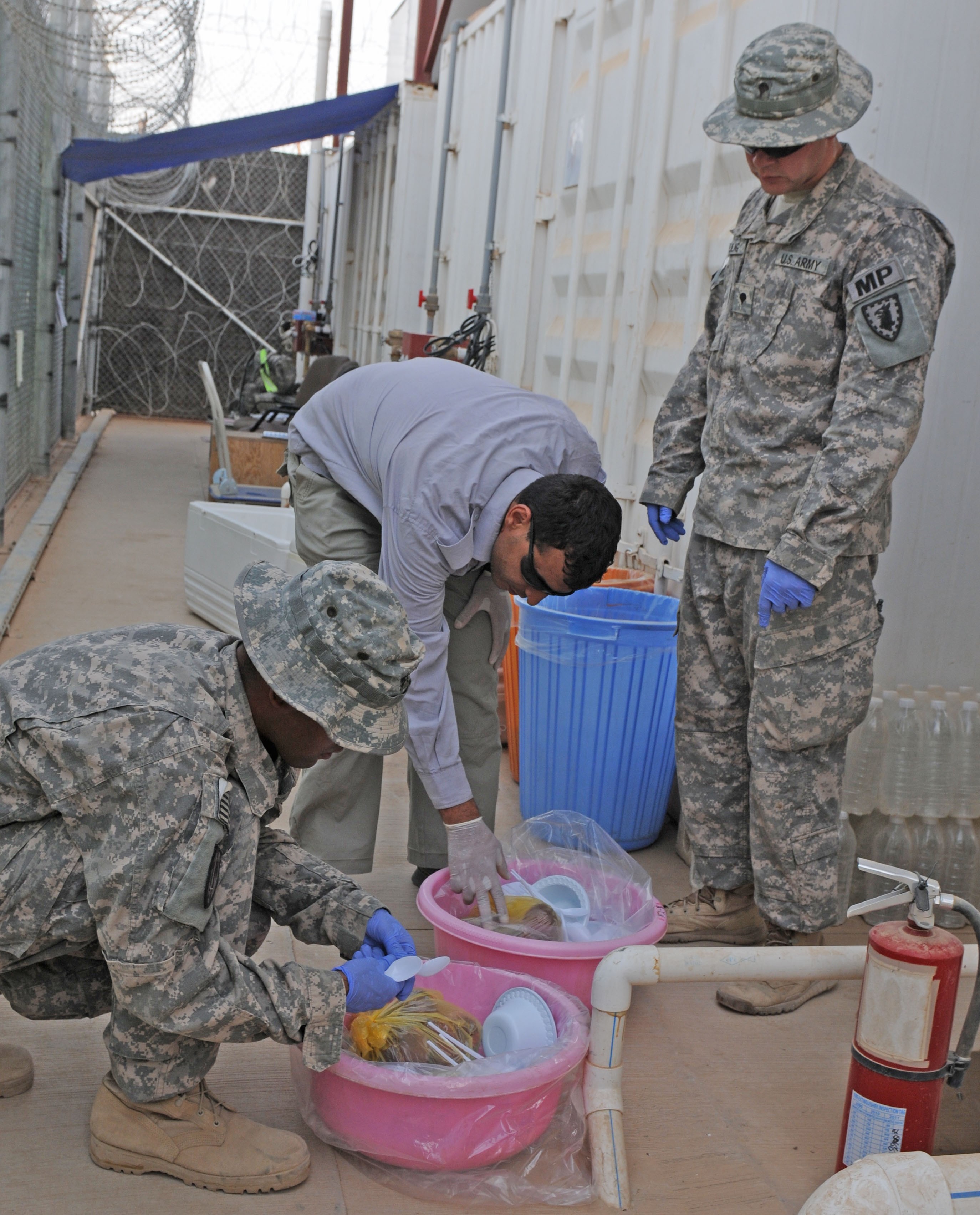 Iraqi corrections officers train on maximum security policies ...