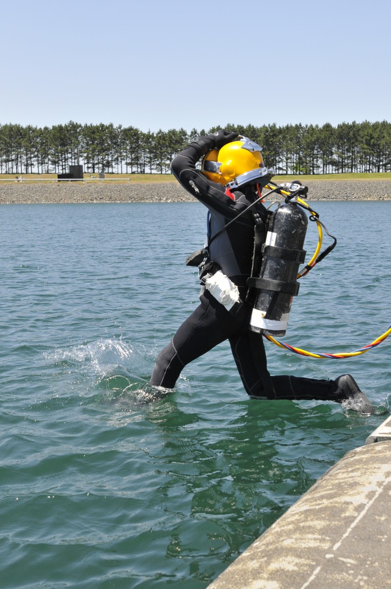 Army engineer divers conduct annual training exercise | Article | The ...