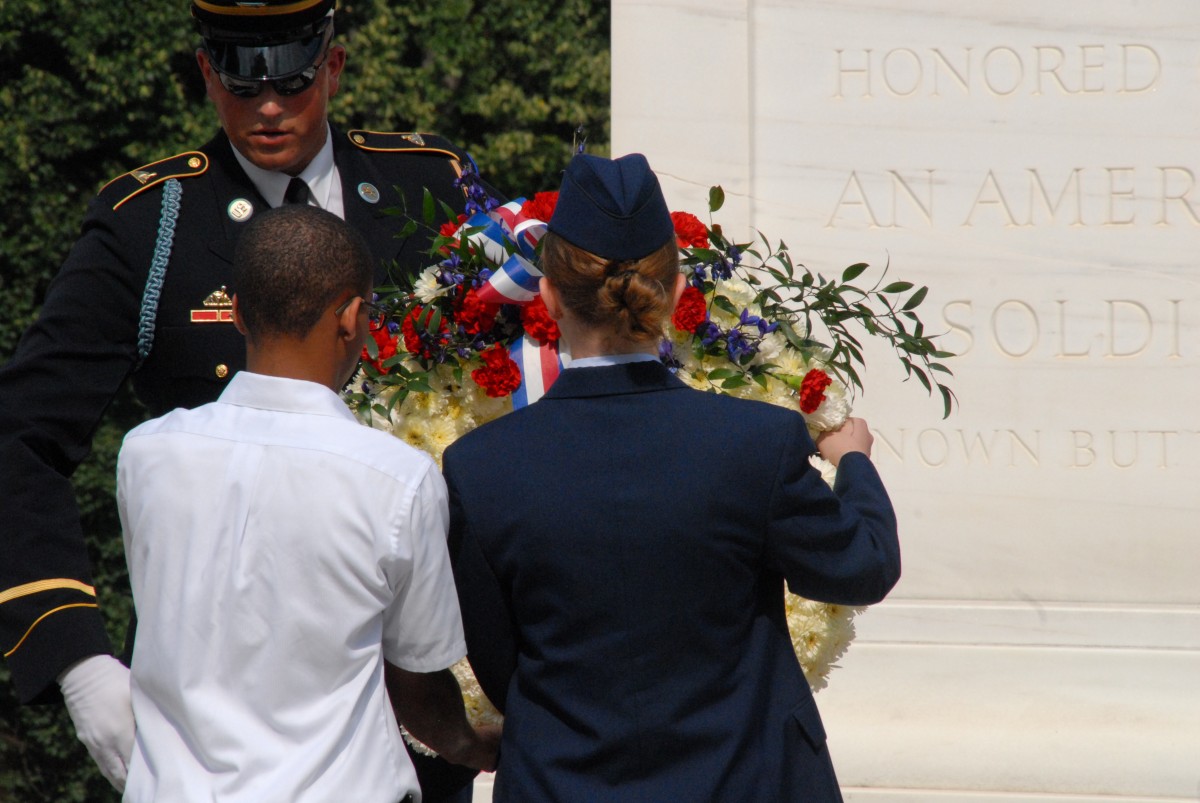 National History Day participants lay wreath in Arlington | Article ...