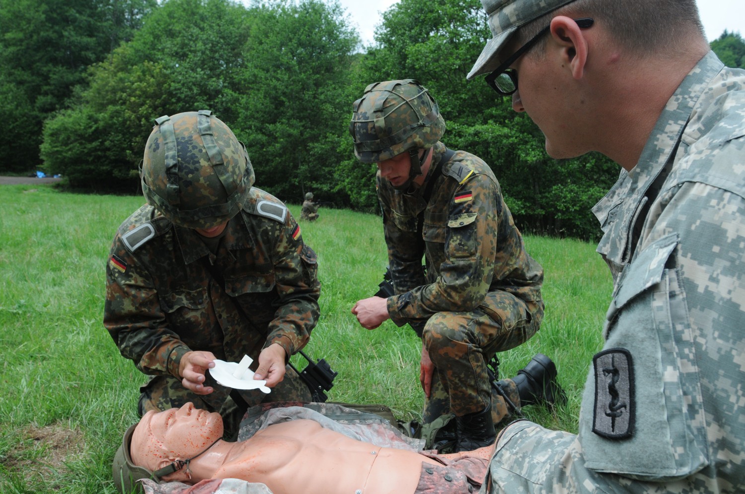 U.S. Army Medics train German Psyops Soldiers | Article | The United ...