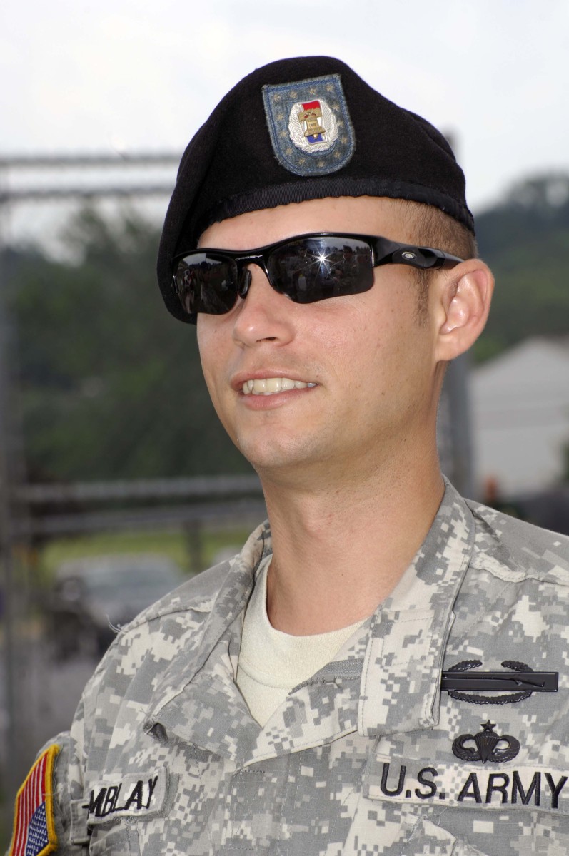 Soldier combines ‘AIRBORNE!,’ recruiting to tell the Army story ...