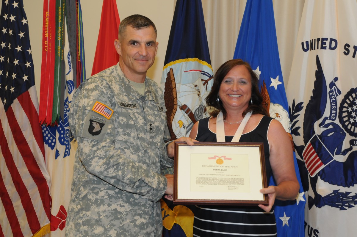 MDW Chief of Staff Receives Legion of Merit | Article | The United ...