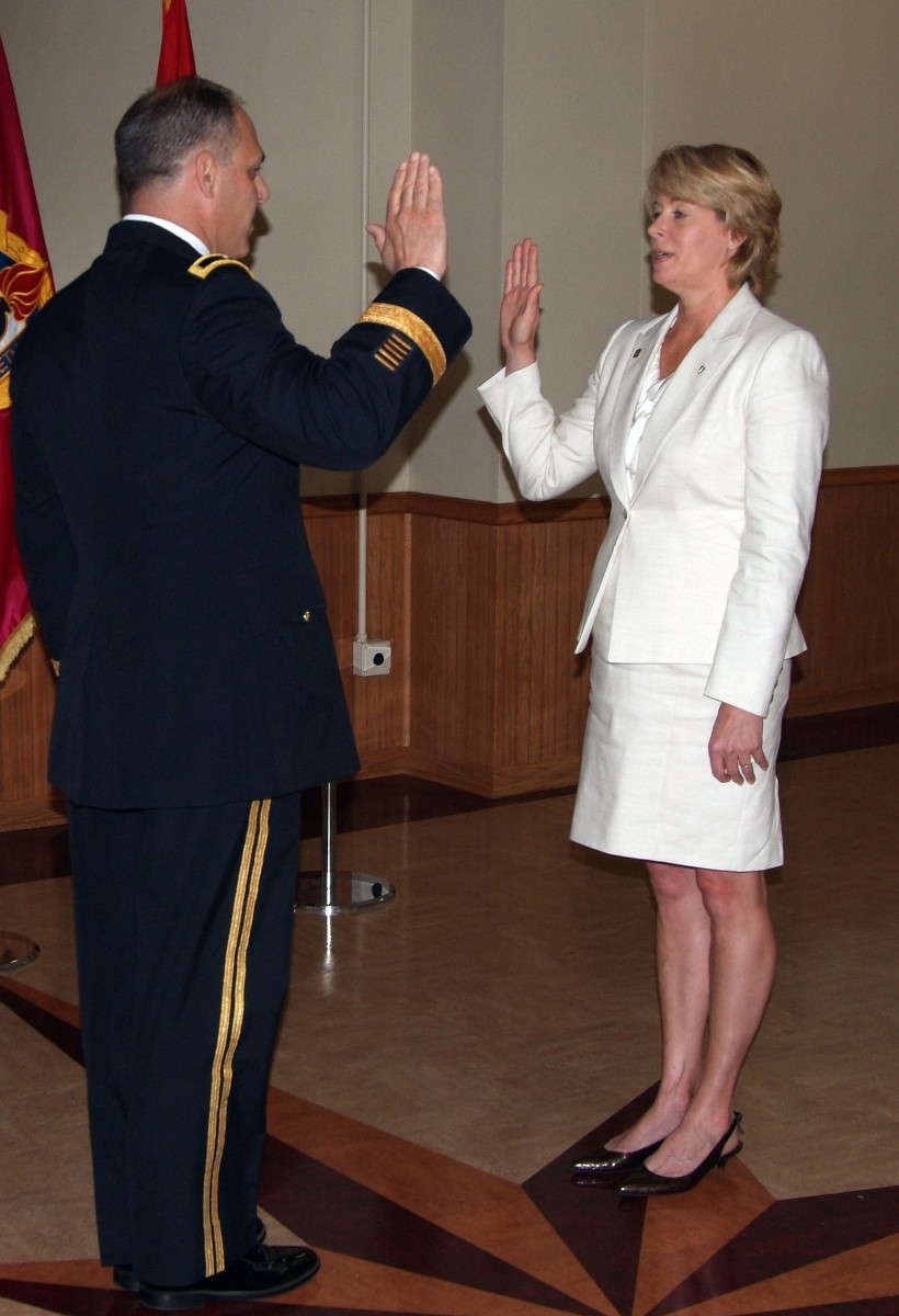 Joint Munitions Command Celebrates Leader at SES Ceremony | Article ...