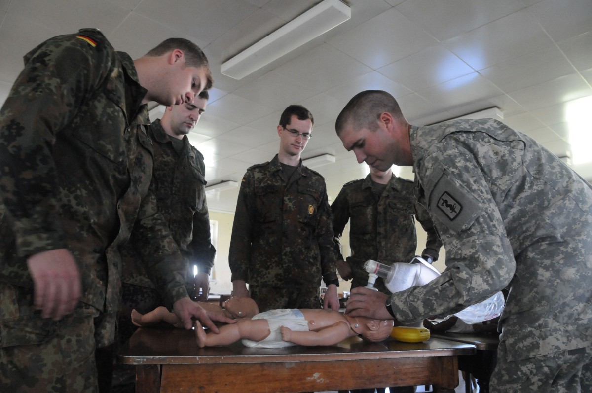 German medics work toward U.S. Army Expert Field Medical Badge ...