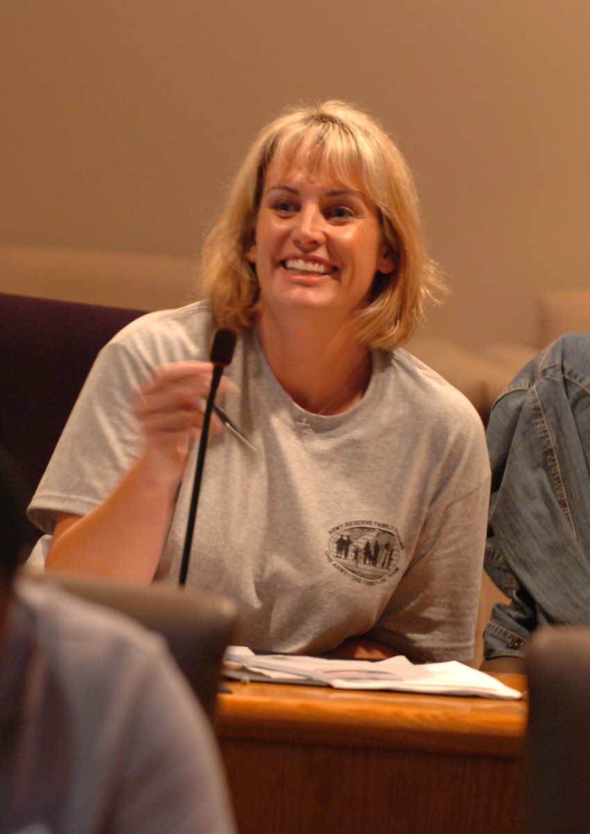 200th Military Police Command gives FRG leaders tools to take care of ...