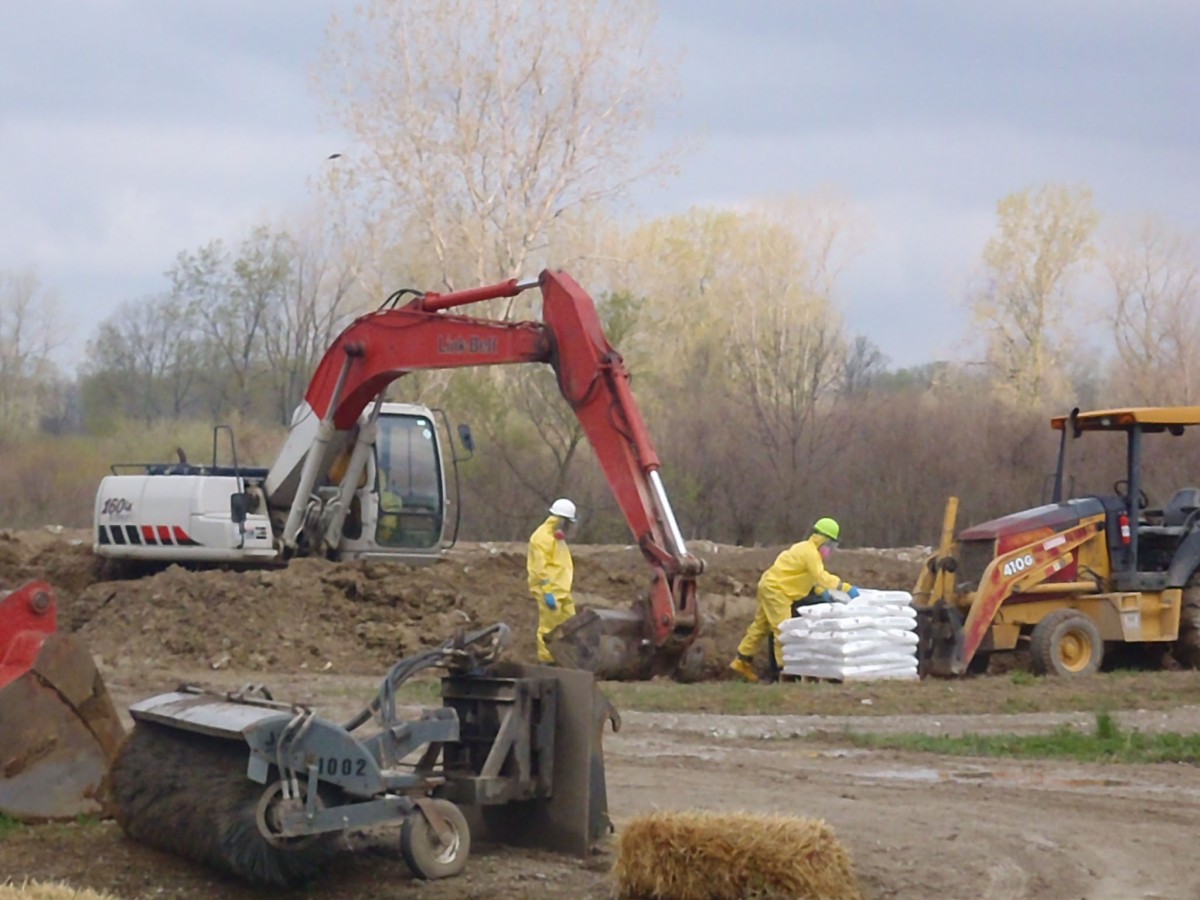USACE districts dig up success in soil cleanup | Article | The United ...