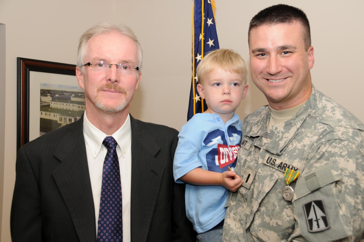 Soldier saves life in-flight | Article | The United States Army