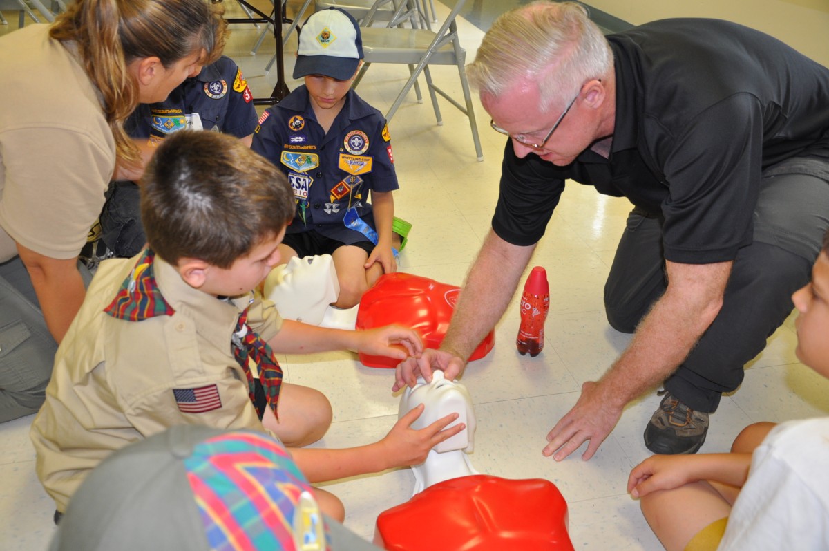 AWG volunteers teach youth first-aid skills | Article | The United ...
