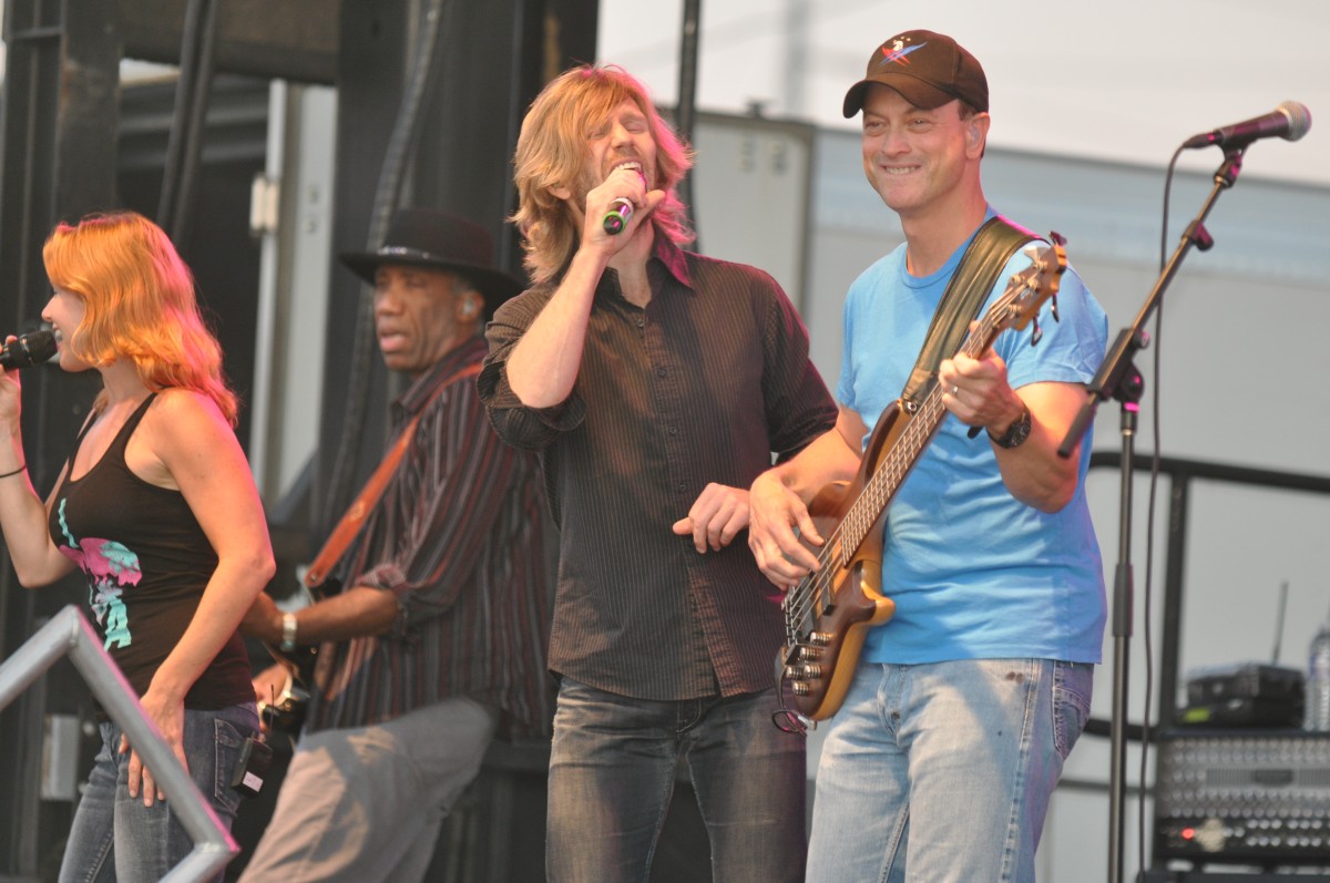 Lt. Dan Band plays troop tribute at Fort Campbell | Article | The ...