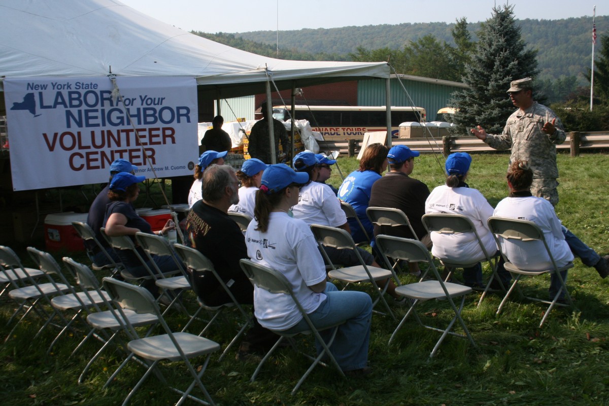New York National Guard Helps Put Volunteers to Work on Governor Andrew ...