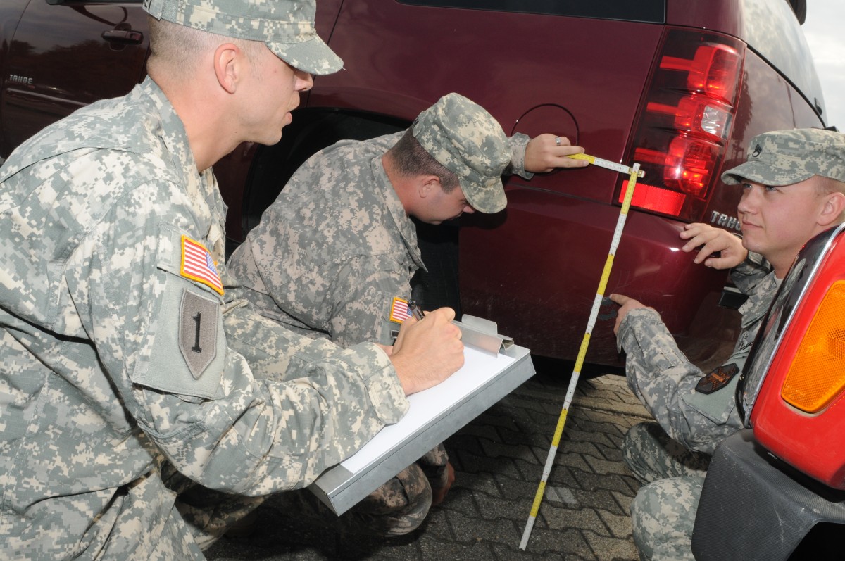 Military police aid accident victims | Article | The United States Army