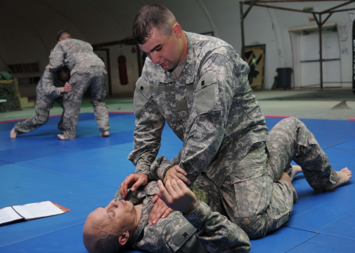 Soldiers in Iraq take on modern Army combatives | Article | The United ...