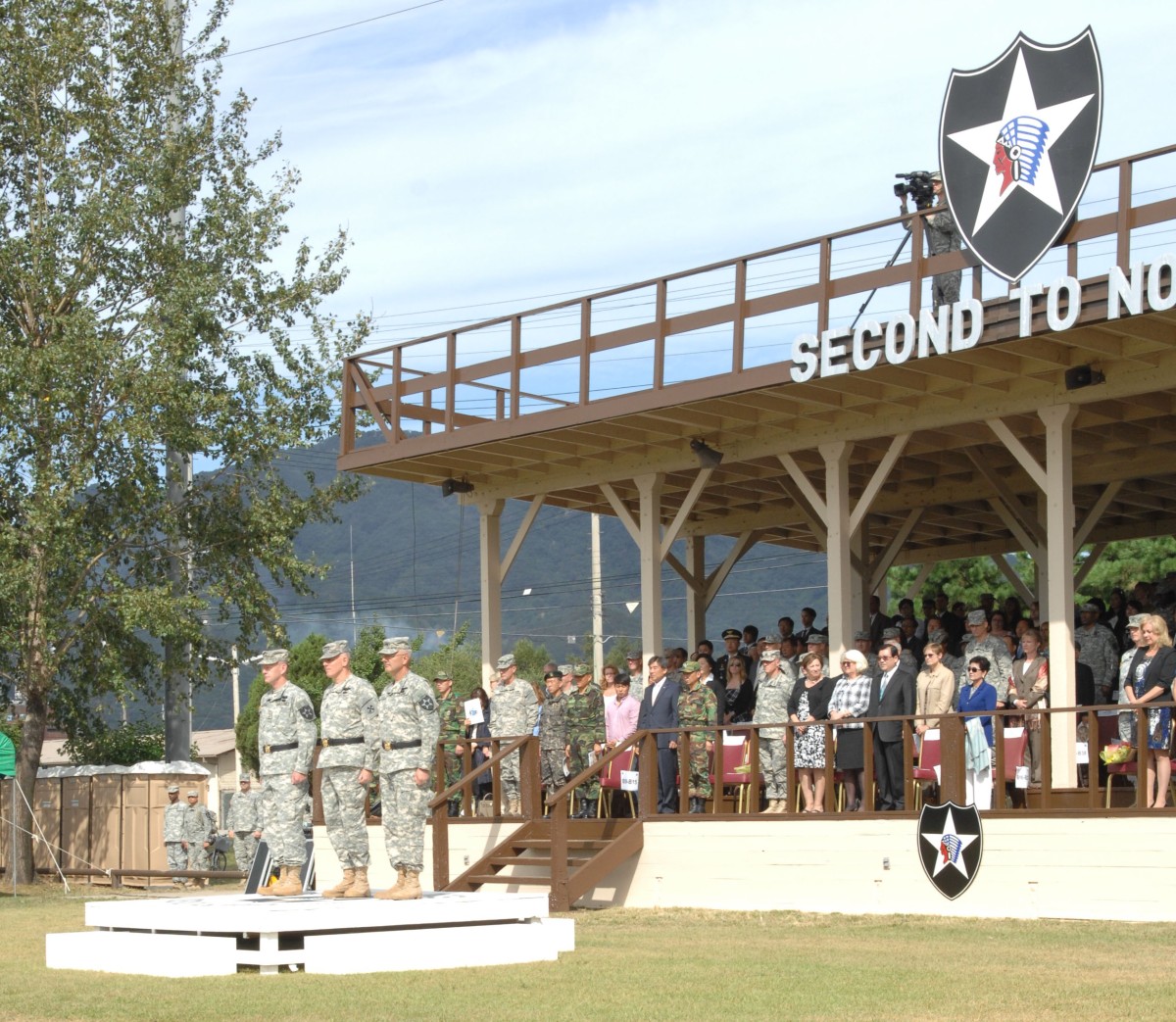 Cardon assumes command of only permanently forward deployed division in ...