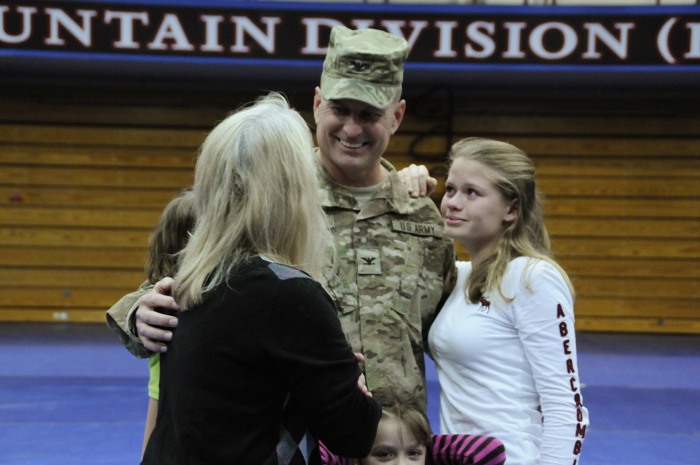 10th Mountain Division headquarters Soldiers redeploy, uncase colors ...