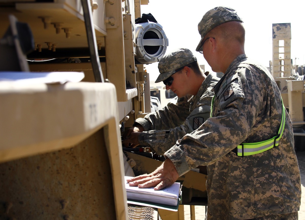Soldiers keep vehicles moving down the road | Article | The United ...