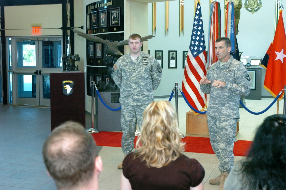 TF Thunder Soldier receives Bronze Star, ARCOM with Valor medals ...