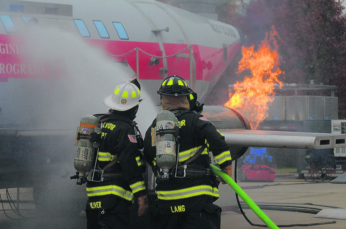 Belvoir firefighters practice aircraft rescue | Article | The United ...