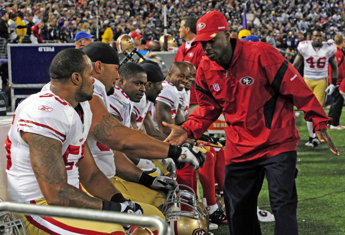 Soldier establishes unique bond with NFL team | Article | The United ...
