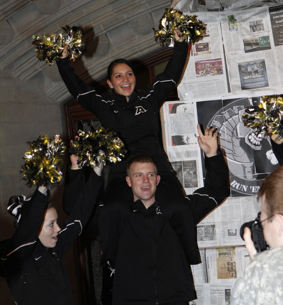 West Point rallies to support Army Football | Article | The United ...
