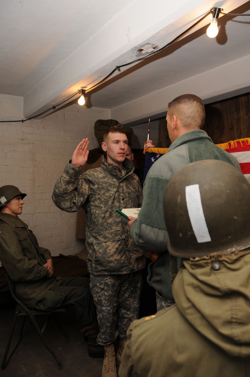 Soldier steps back in time to reenlist | Article | The United States Army