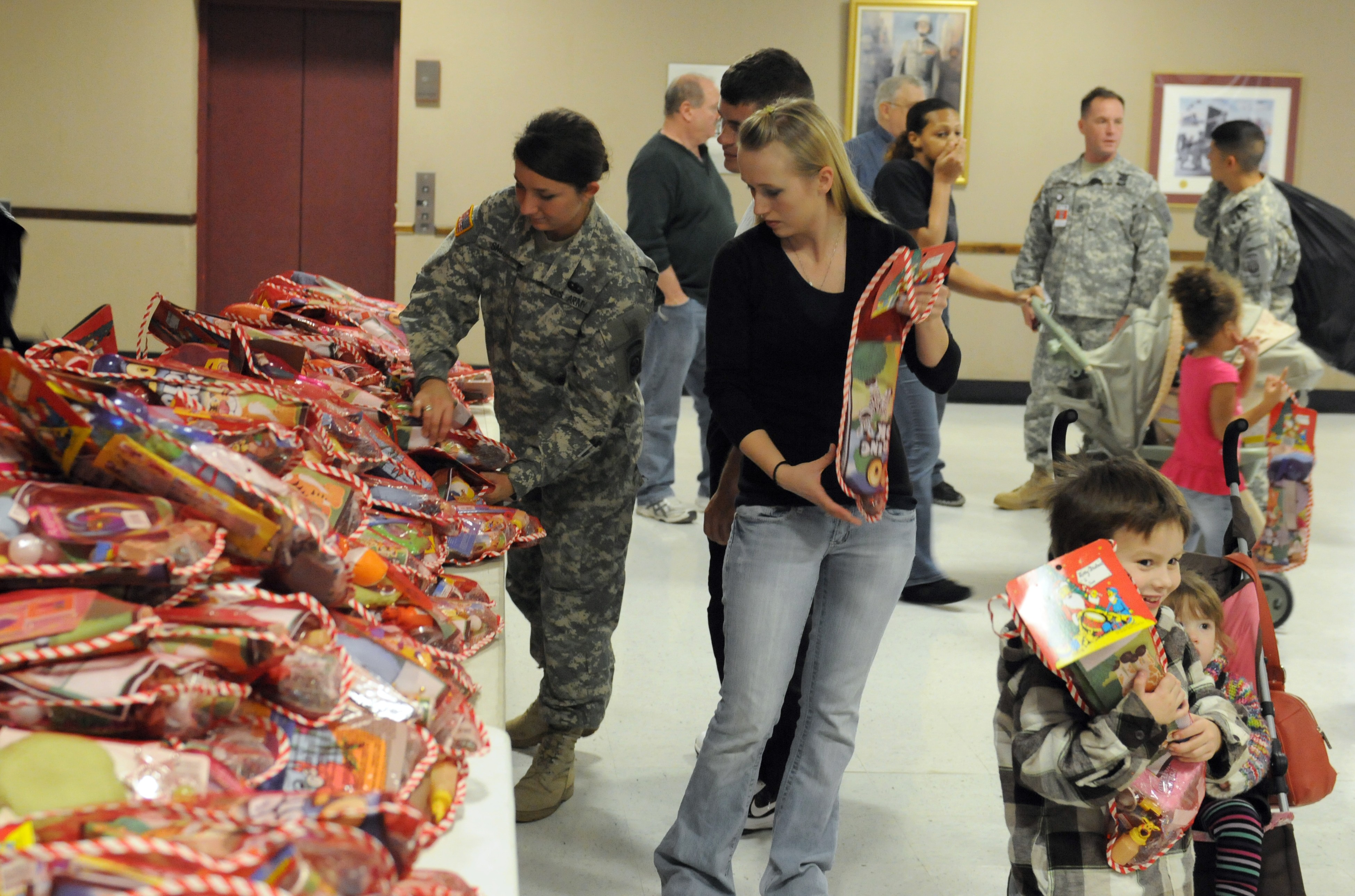 82nd Association delivers Operation Christmas Stocking | Article | The ...