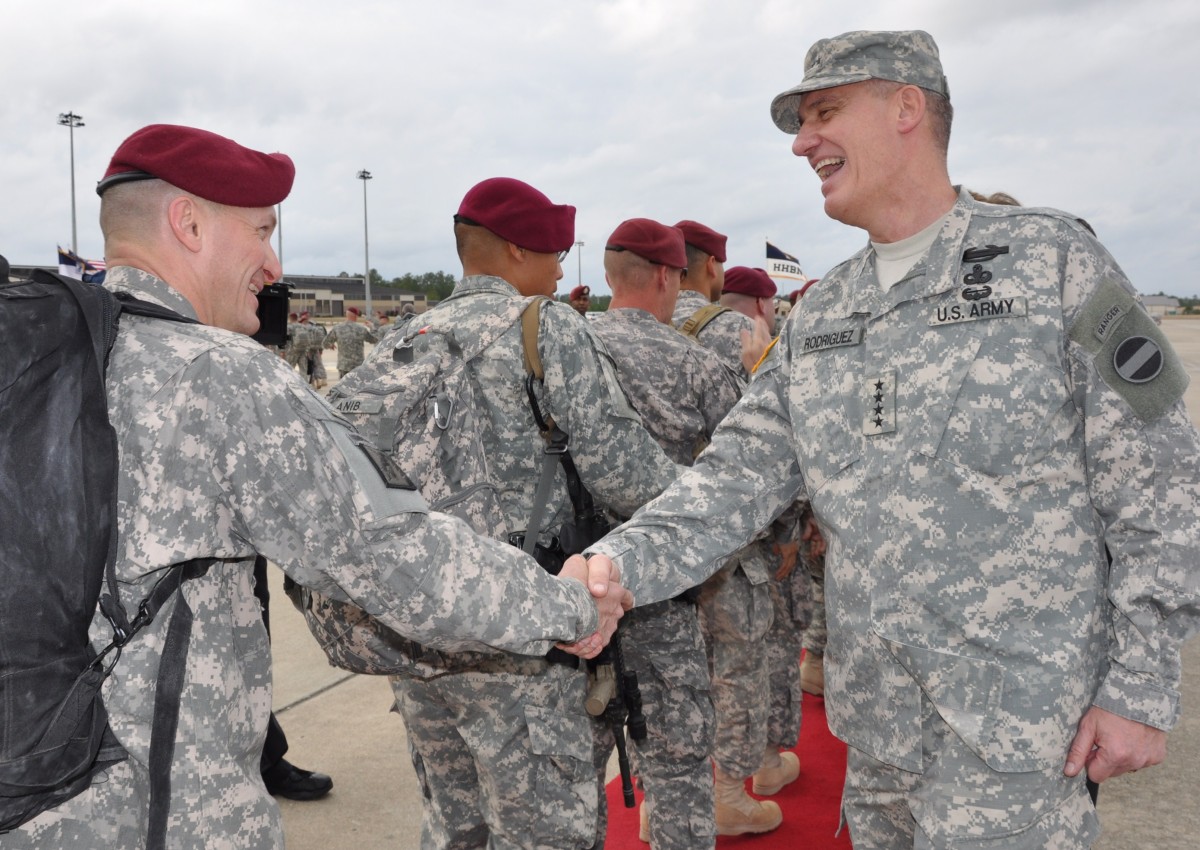 FORSCOM commander welcomes XVIII Airborne Corps commander, Soldiers ...