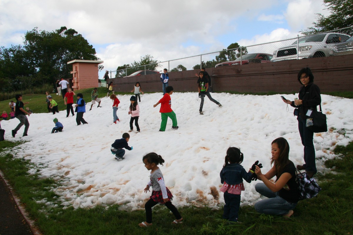 Keiki Winter Wonderland brings snowball fight to Tripler | Article ...