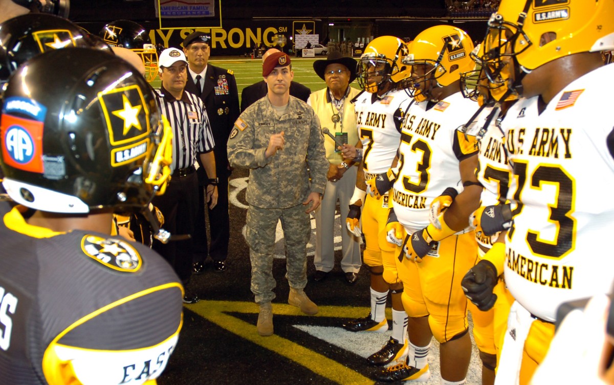 Special Ops Soldiers provide mentorship to football players | Article ...