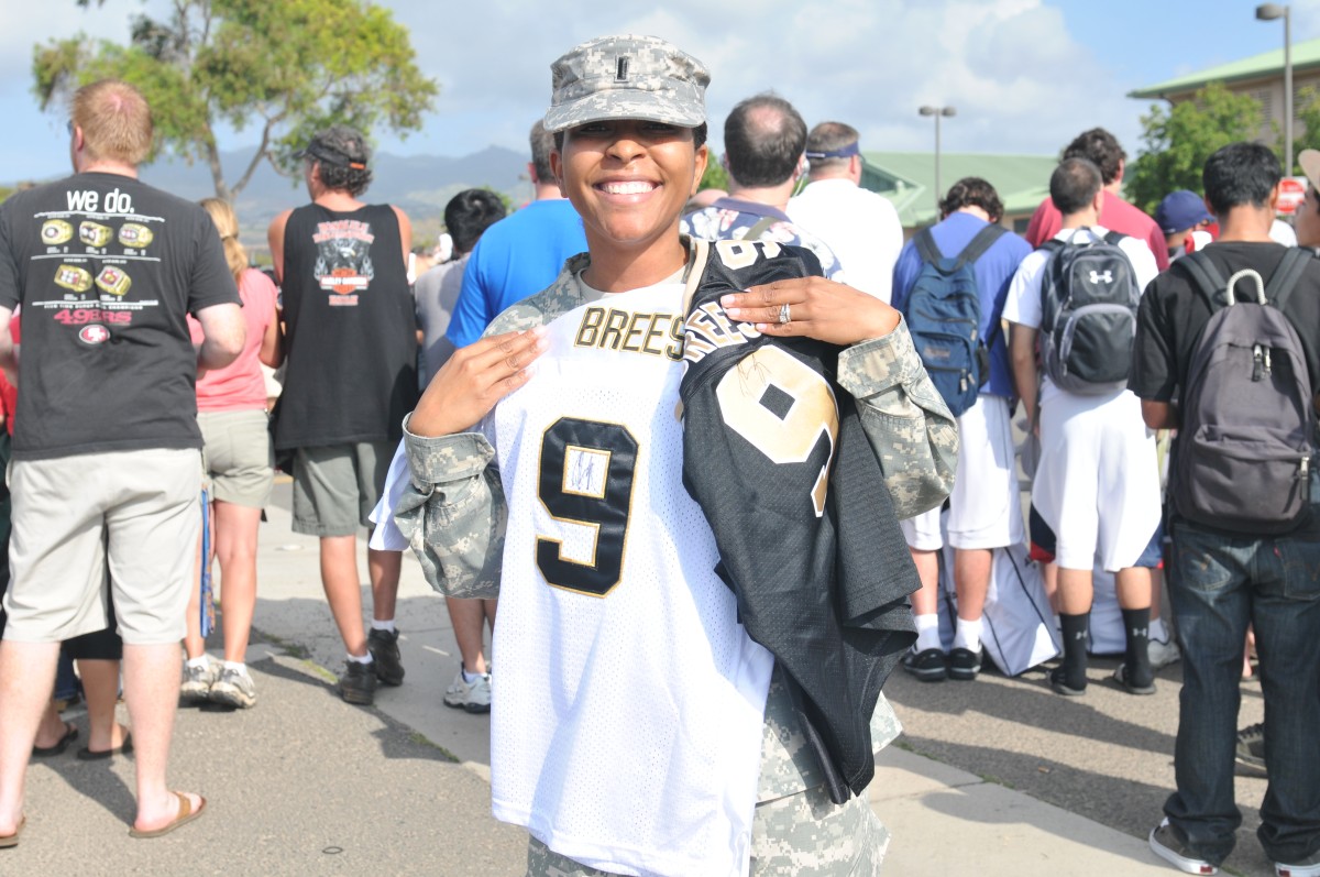 Soldiers meet Pro Bowl players and get autographs | Article | The ...