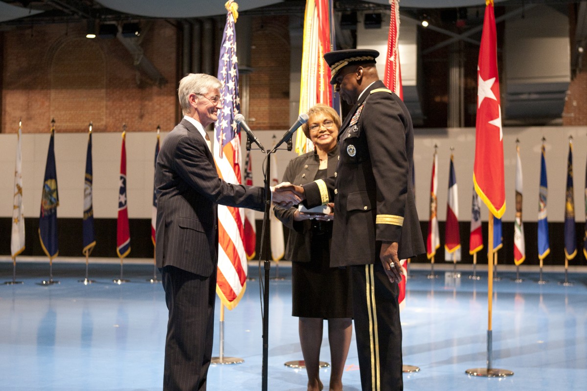 Gen. Lloyd J. Austin III becomes the 33rd Vice Chief of Staff of the ...