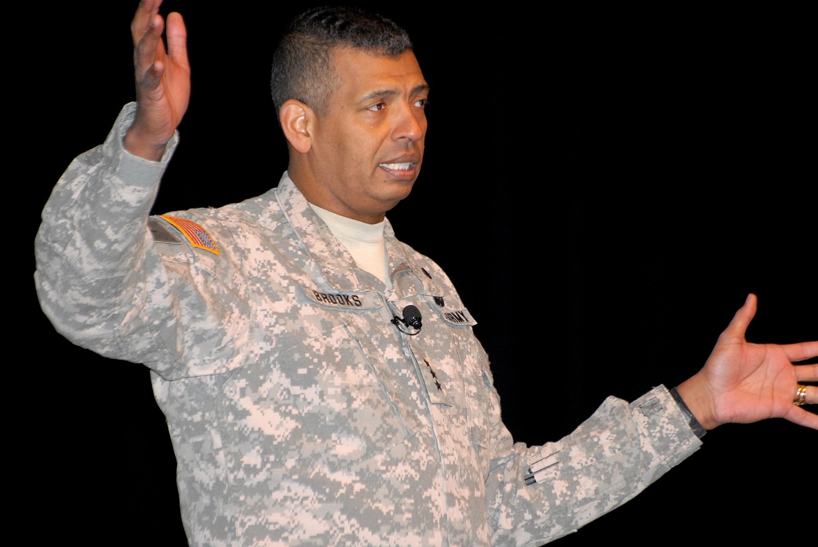 Brooks sets stage for ILE students | Article | The United States Army