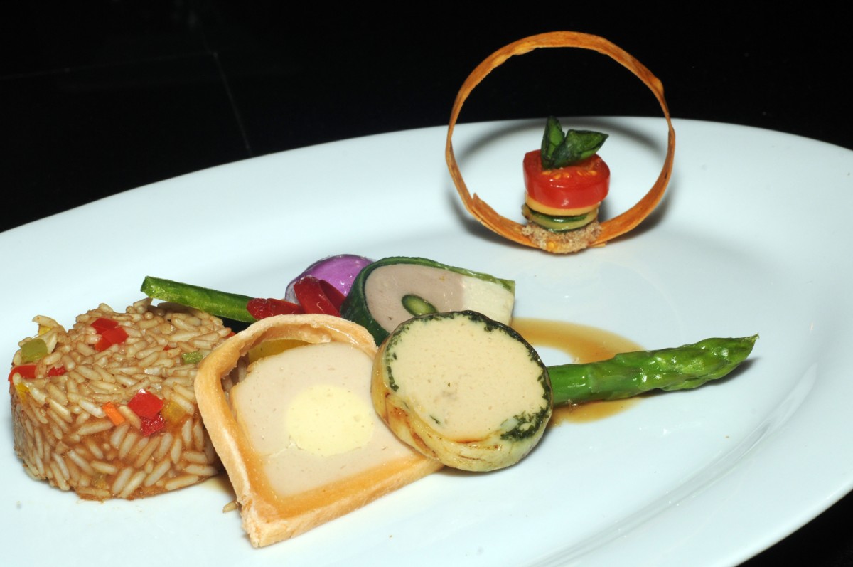 Chefs bring elegance, teamwork to Army's largest culinary competition ...